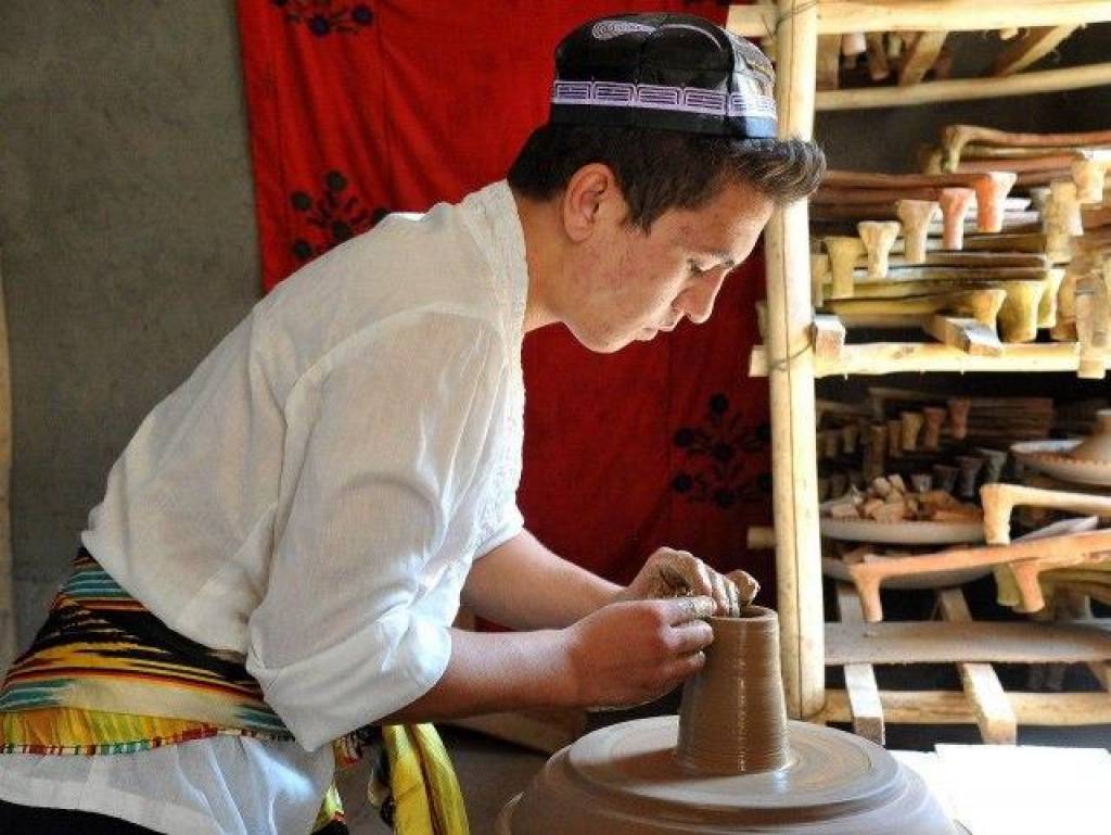 Rishtan pottery in Athens