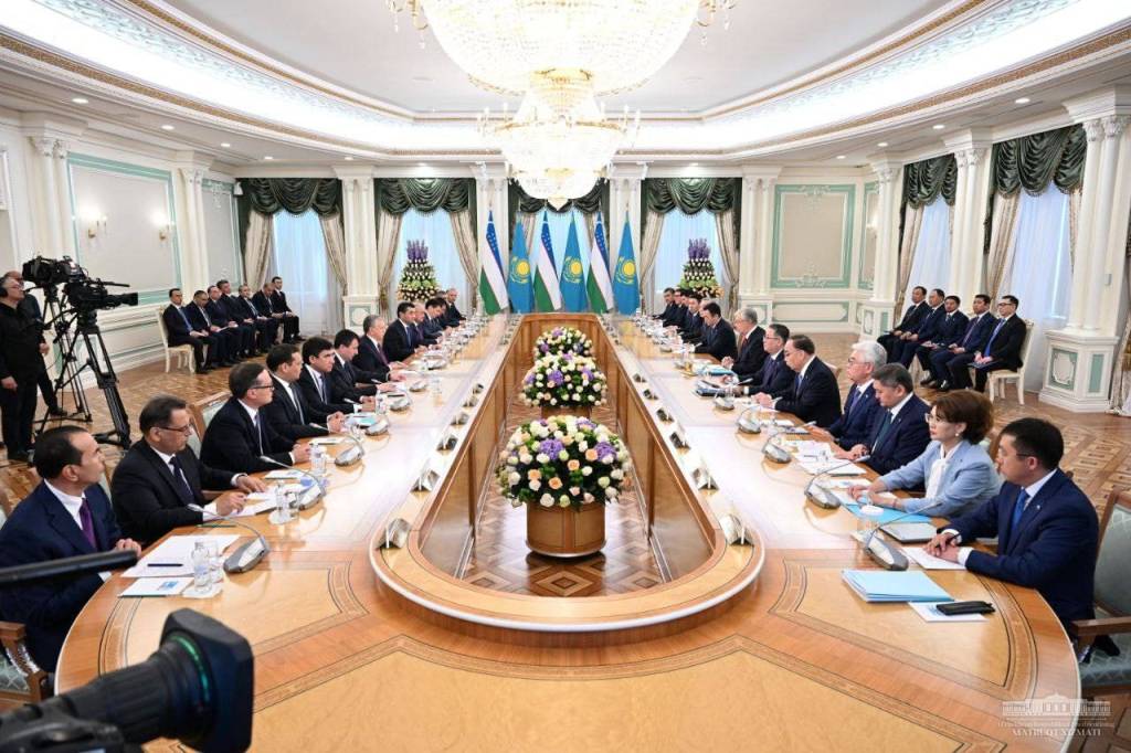The Presidents of Uzbekistan and Kazakhstan held the first meeting of ...